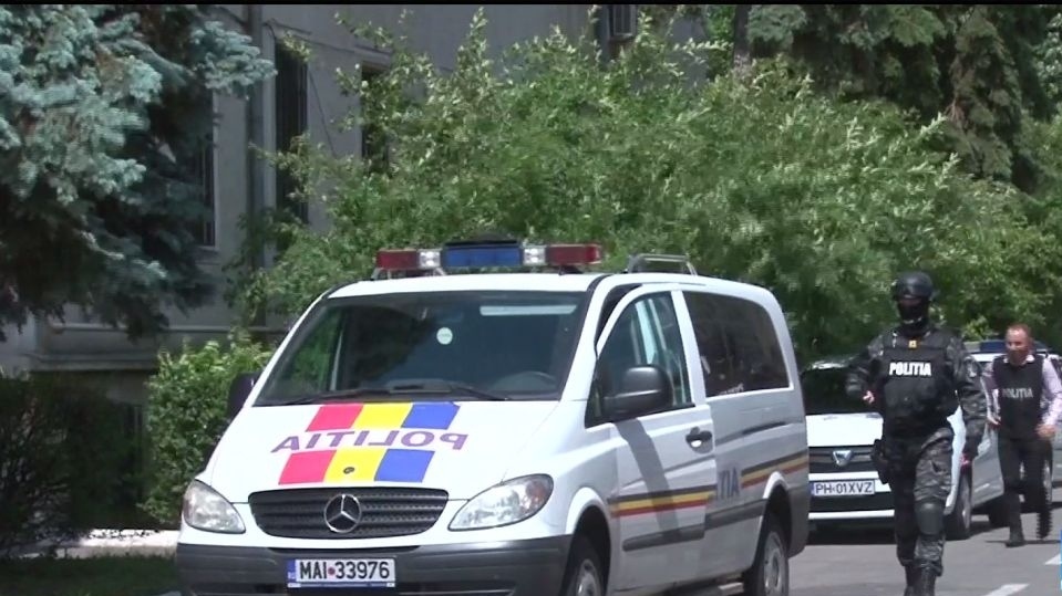 Oase şi cranii umane, îngropate pe un câmp, la 30 kilometri de Caracal ...