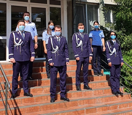 Nouă absolvenți ai Academiei de Poliție Alexandru Ioan Cuza și-au ...