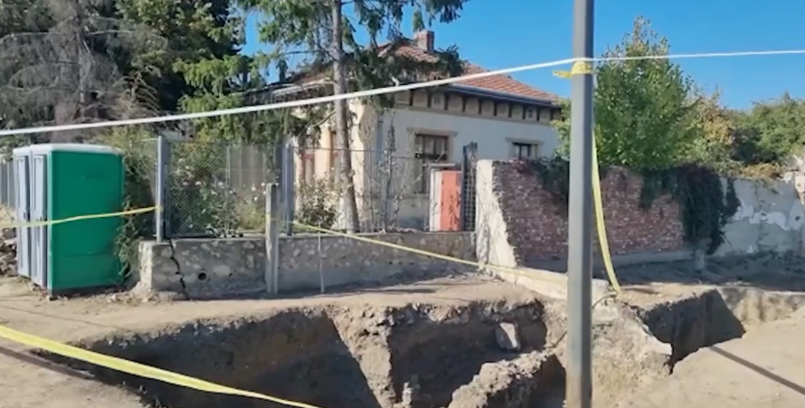 Oase umane, în curtea Muzeului Regiunii Porților de Fier - Jurnalul ...