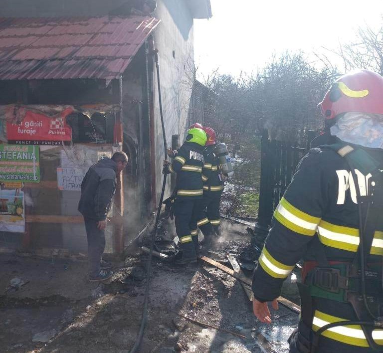 Zeci de misiuni ale pompierilor