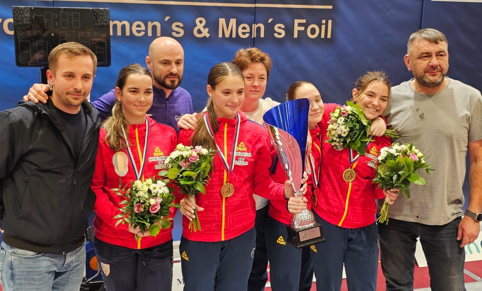 Echipa de floretă cadete a României a câştigat medalia de aur la Samorin