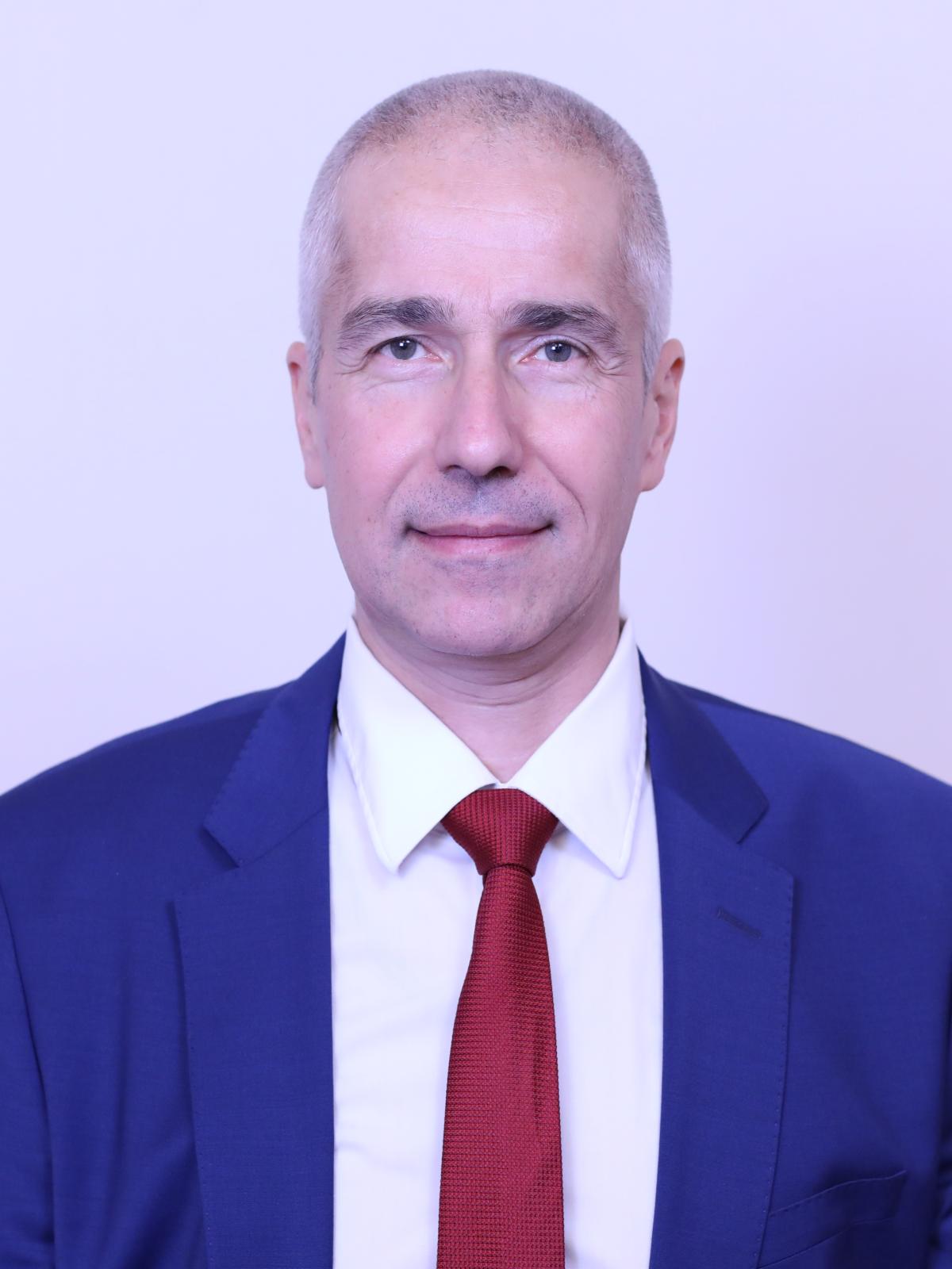 S-au împărțit ministerele. Avocatul craiovean Radu Marinescu, la ...