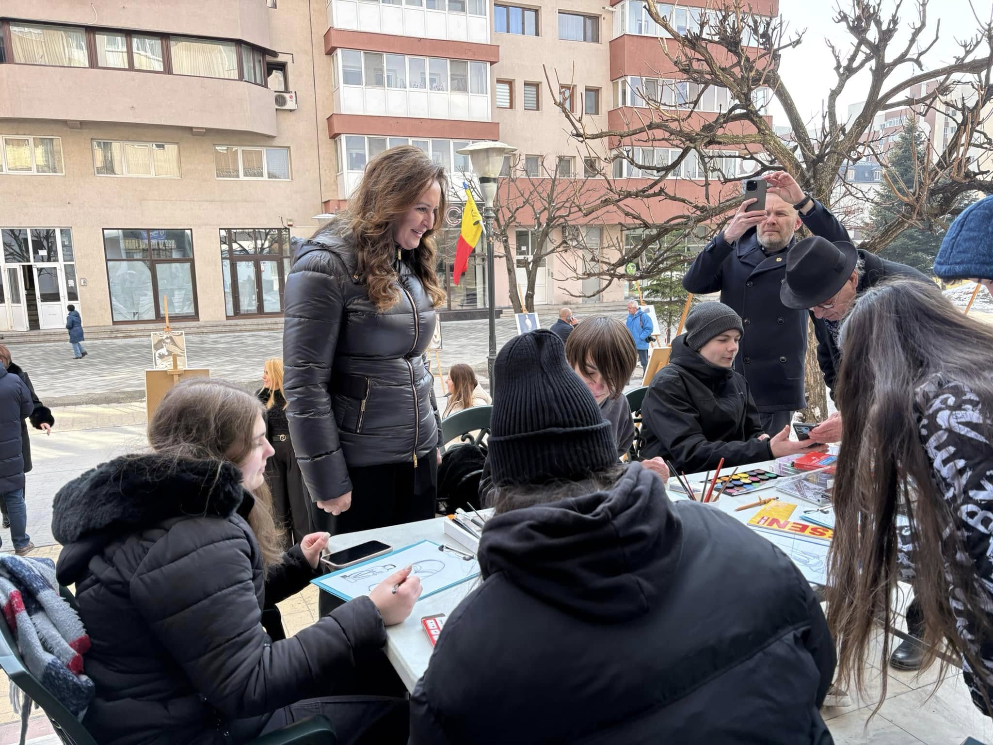 Ministra Culturii, Natalia Intotero, întâlnire la zero grade cu elevii din Gorj