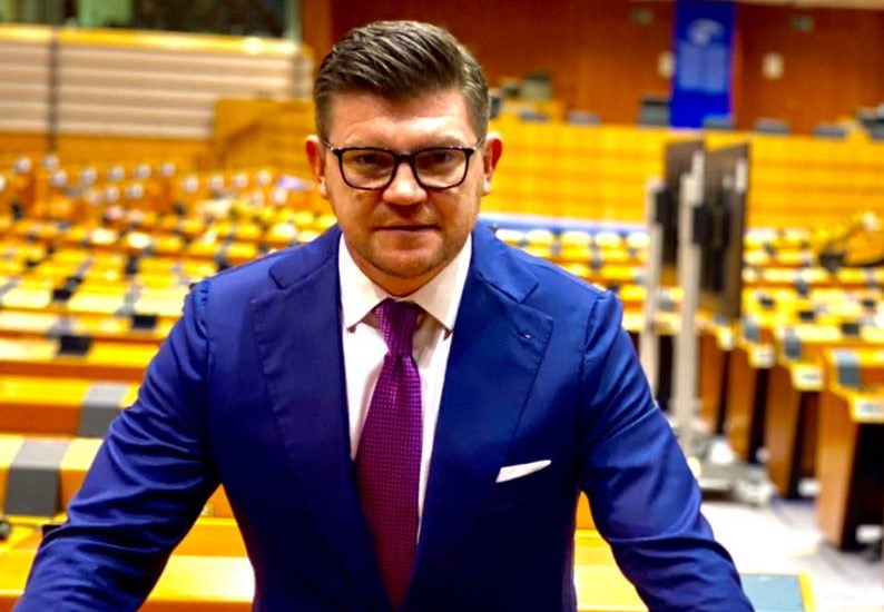 Anton Pisaroglu, consultantul lui Georgescu, şi-a anunţat candidatura ...