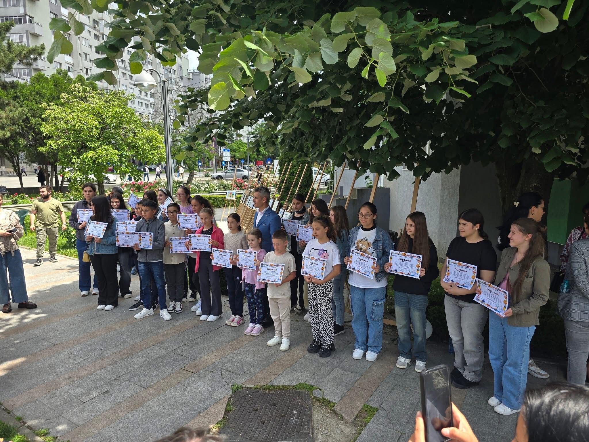 Peste 270 de elevi veniți din 29 de cumune, sate ale județului Olt și ...